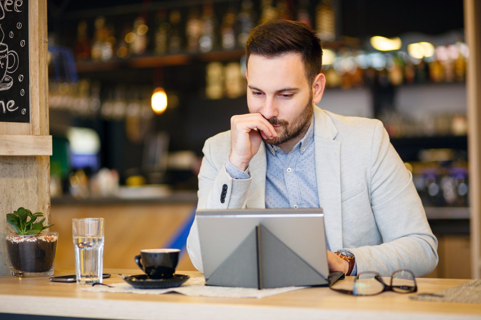 Supporting your service delivery team with working anywhere | Datagraphic